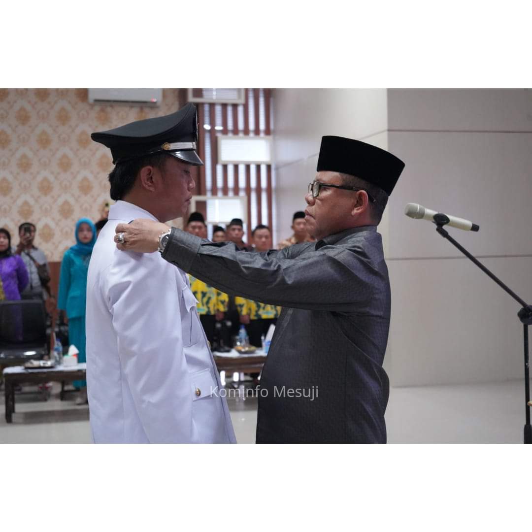 Sulpakar Lantik Hariyadi sebagai Kepala Desa Margo Mulyo | kredibell.com Sulpakar Lantik Hariyadi sebagai Kepala Desa Margo Mulyo | kredibell.com